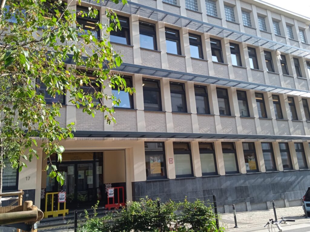 Institut-Sainte-Marie-Seutin-Facade-de-lecole - BESS Energie srl ...